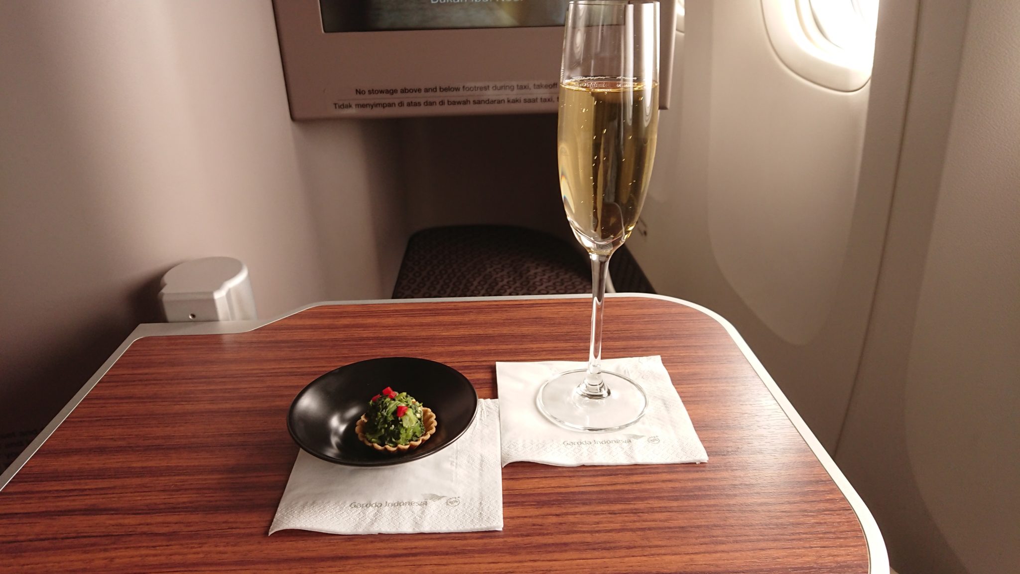 ガルーダインドネシア航空 GA875 羽田-ジャカルタ ビジネスクラス機内食 13OCT18 | 飛行機とJALマイルとビジネスクラスの旅ブログ