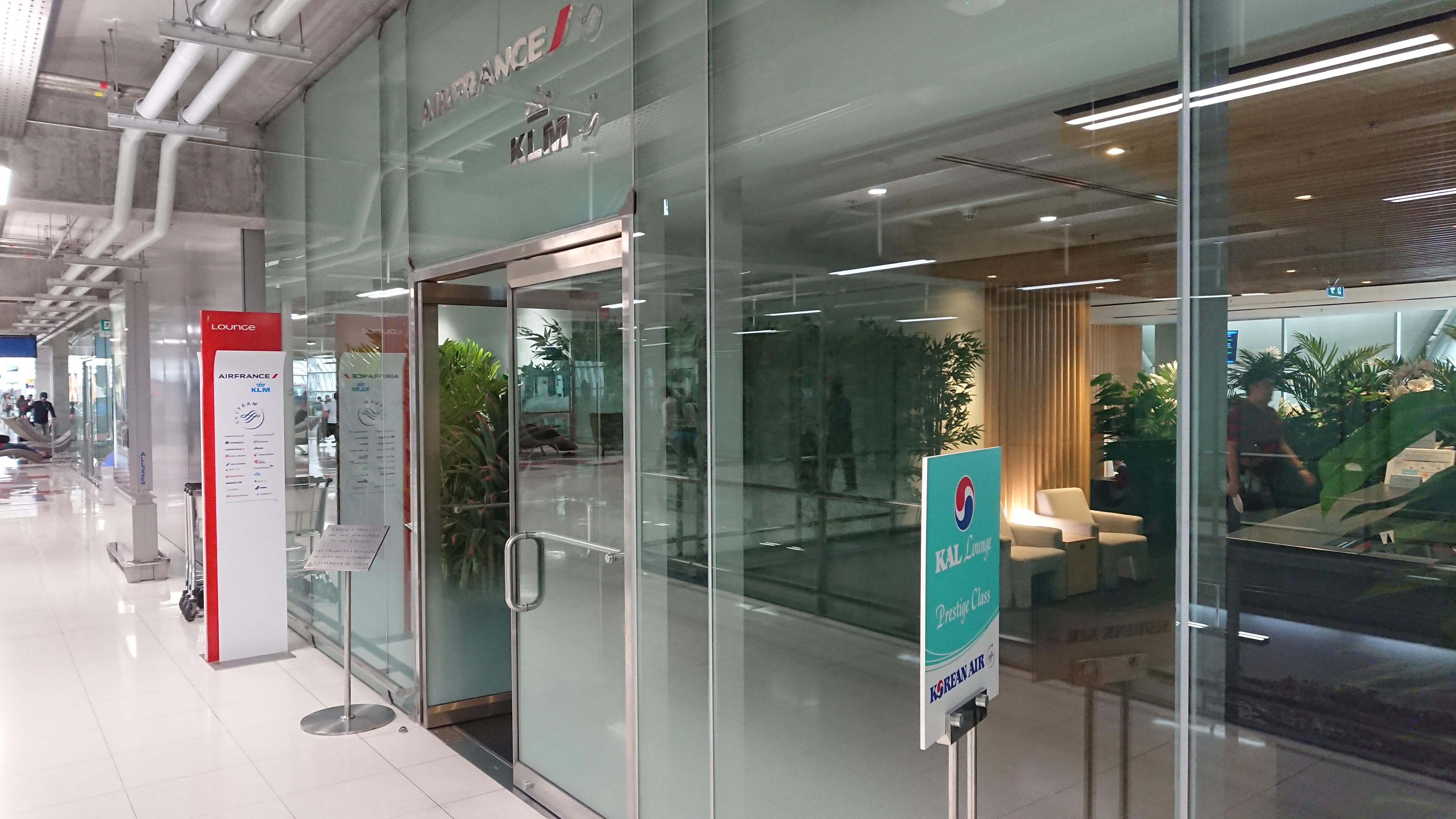 バンコク・スワンナプーム国際空港 AF/KL SKY LOUNGE 19年3月訪問 | 飛行機とJALマイルとビジネスクラスの旅ブログ