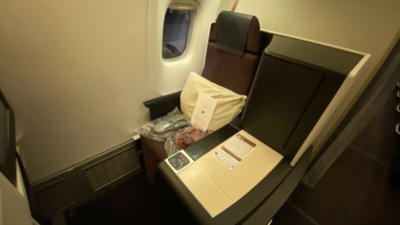 【フライトレポ】JALのスッタガードシート!深夜のSKY SUITEⅡ搭乗 JL77 羽田～マニラ 07DEC22 | 飛行機とJALマイルと ...