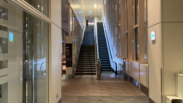 【フライトレポ】フライト中はずっと夜！羽田～シンガポール JL35便 OCT23 | 飛行機とJALマイルとビジネスクラスの旅ブログ