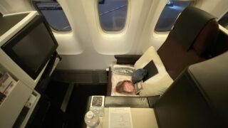 【フライトレポ】フライト中はずっと夜！羽田～シンガポール JL35便 OCT23 | 飛行機とJALマイルとビジネスクラスの旅ブログ